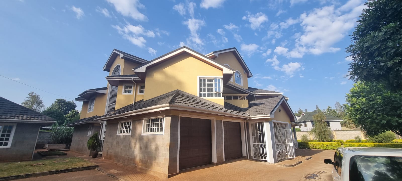 7 bedroom Villa all en suite + Dsq in Karen - Villa Care Kenya